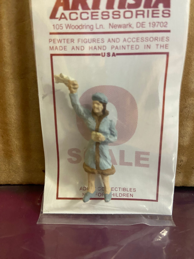 a1618 - Woman Waving Handkerchief – Dixie Union Station