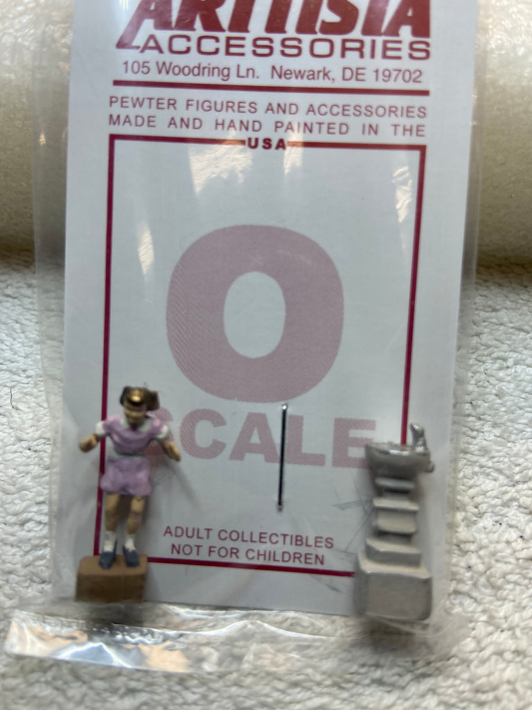 A1580 - Girl Drinking From Fountain – 3 Rail Trains